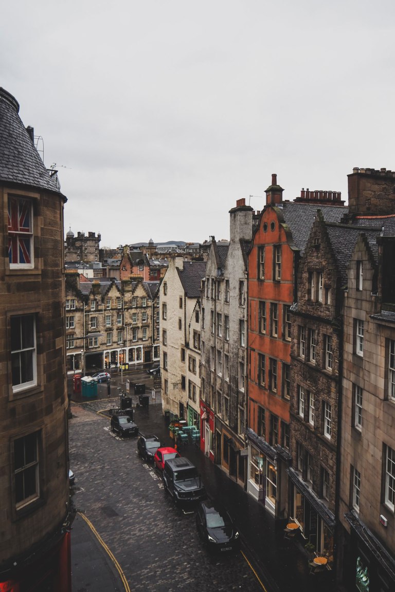Edinburgh City Guide – Gold Colored Fox
