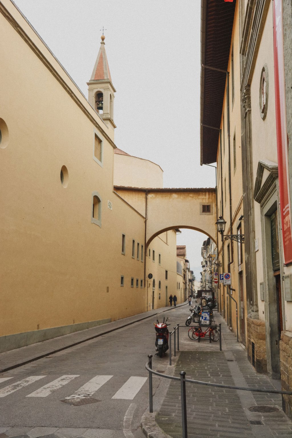 The Legacy of the Arte della Seta – Gold Colored Fox