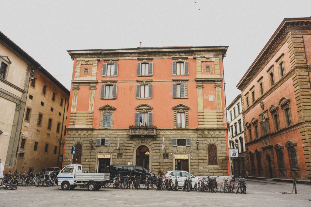 The Legacy of the Arte della Seta – Gold Colored Fox